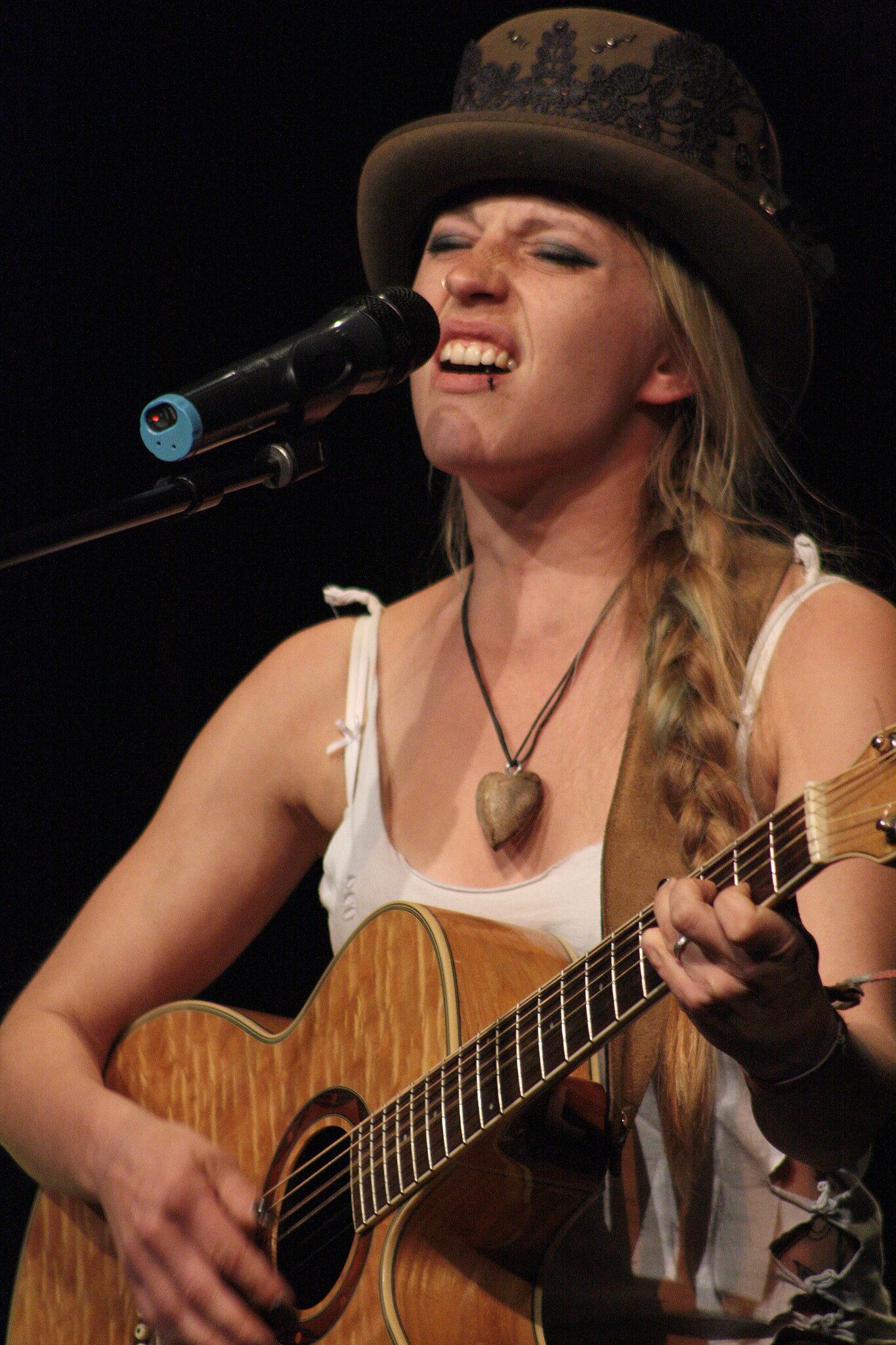 Freiheitsliebend, bunt und vielfältig: Bonner Singer-/Songwriterin ...