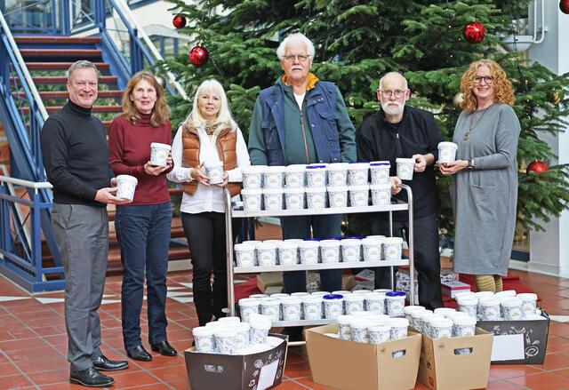 Backen für die Tafel: Leserinnen und Leser füllen 200 Keksdosen - Oberberg