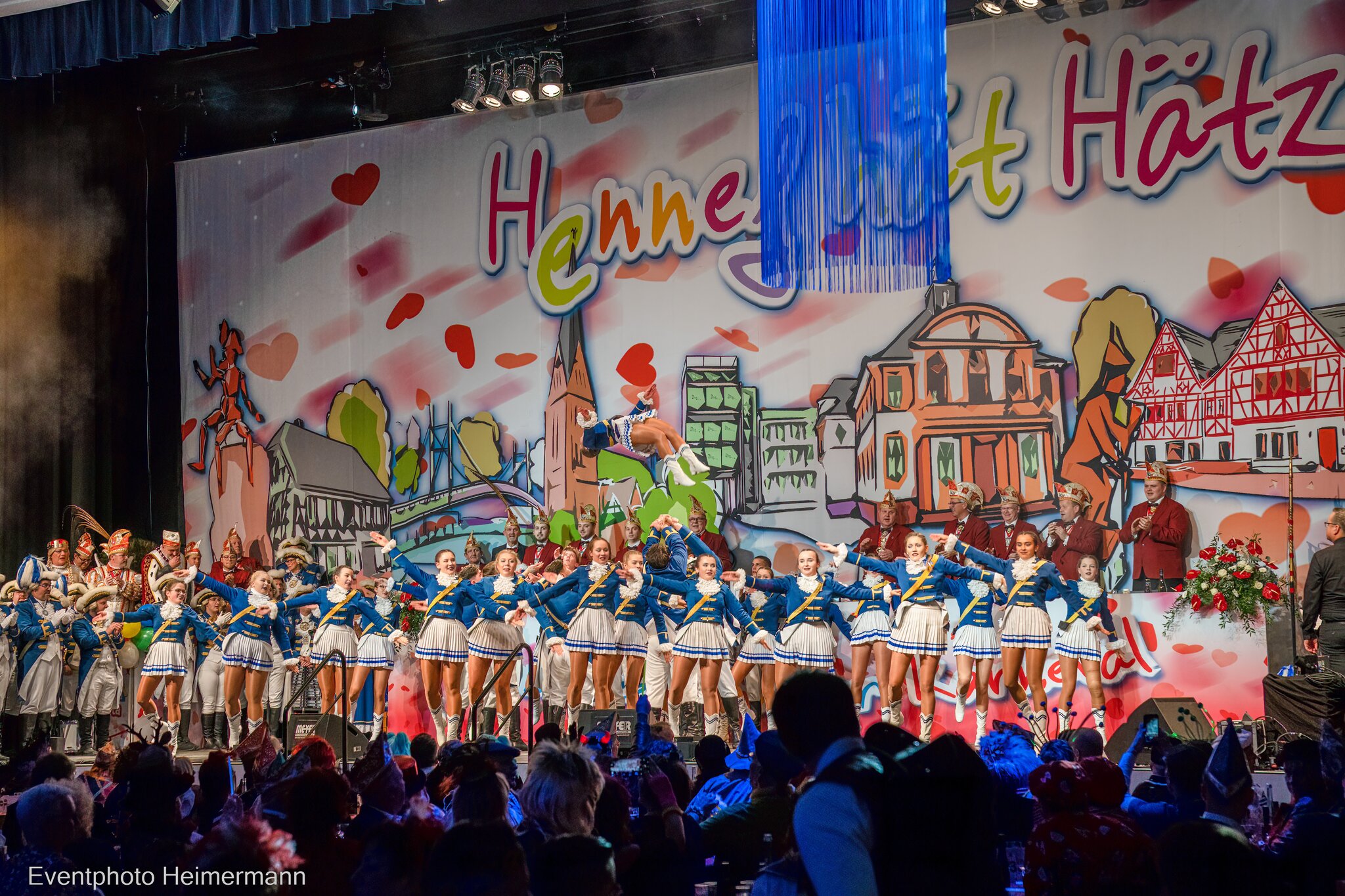 Prunksitzung der KG Quer durch de Waat: Stimmung und Konfettiregen pur ...