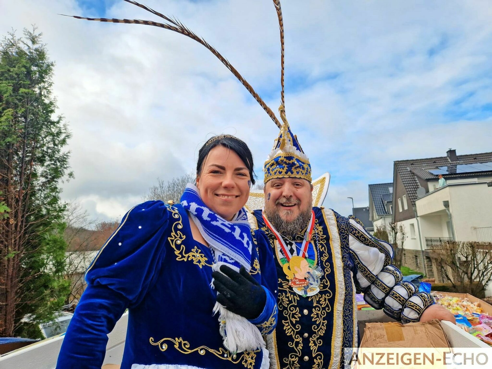 Zug durch die Hansestadt: Regencape, Strüssjer, Kamelle - Wipperfürth