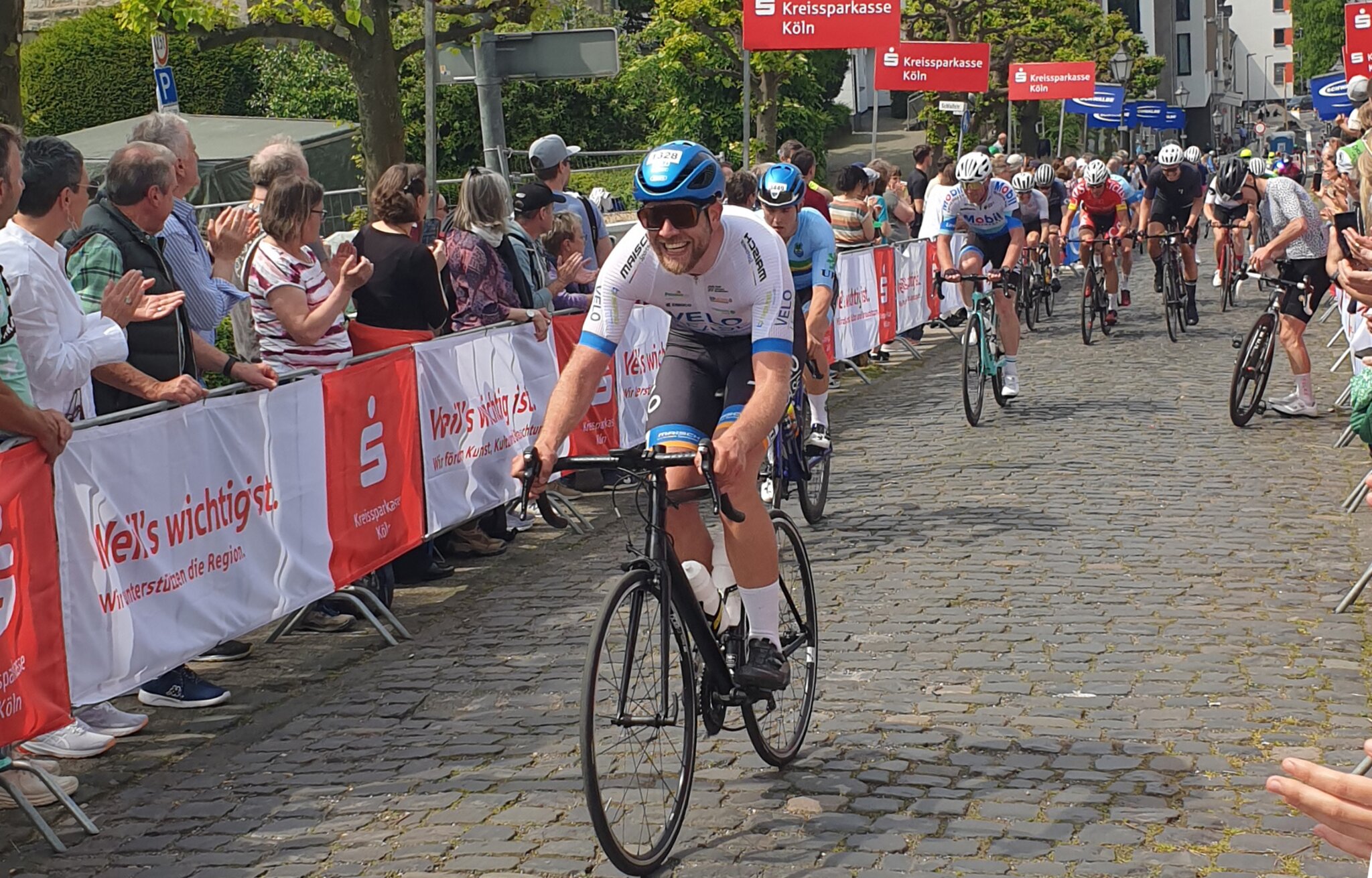 Rund um Köln: Superstimmung am Event Point Bensberg - Bergisch Gladbach