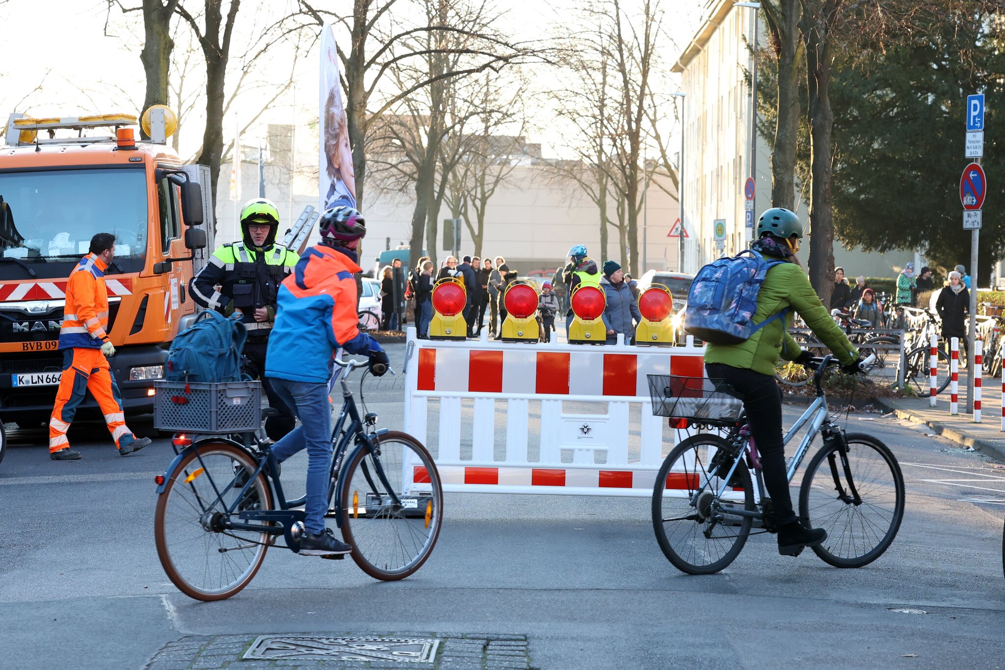 Schulstraße - Pilot-Projekt für Köln: Anwohner, Eltern und Schüler sind ...