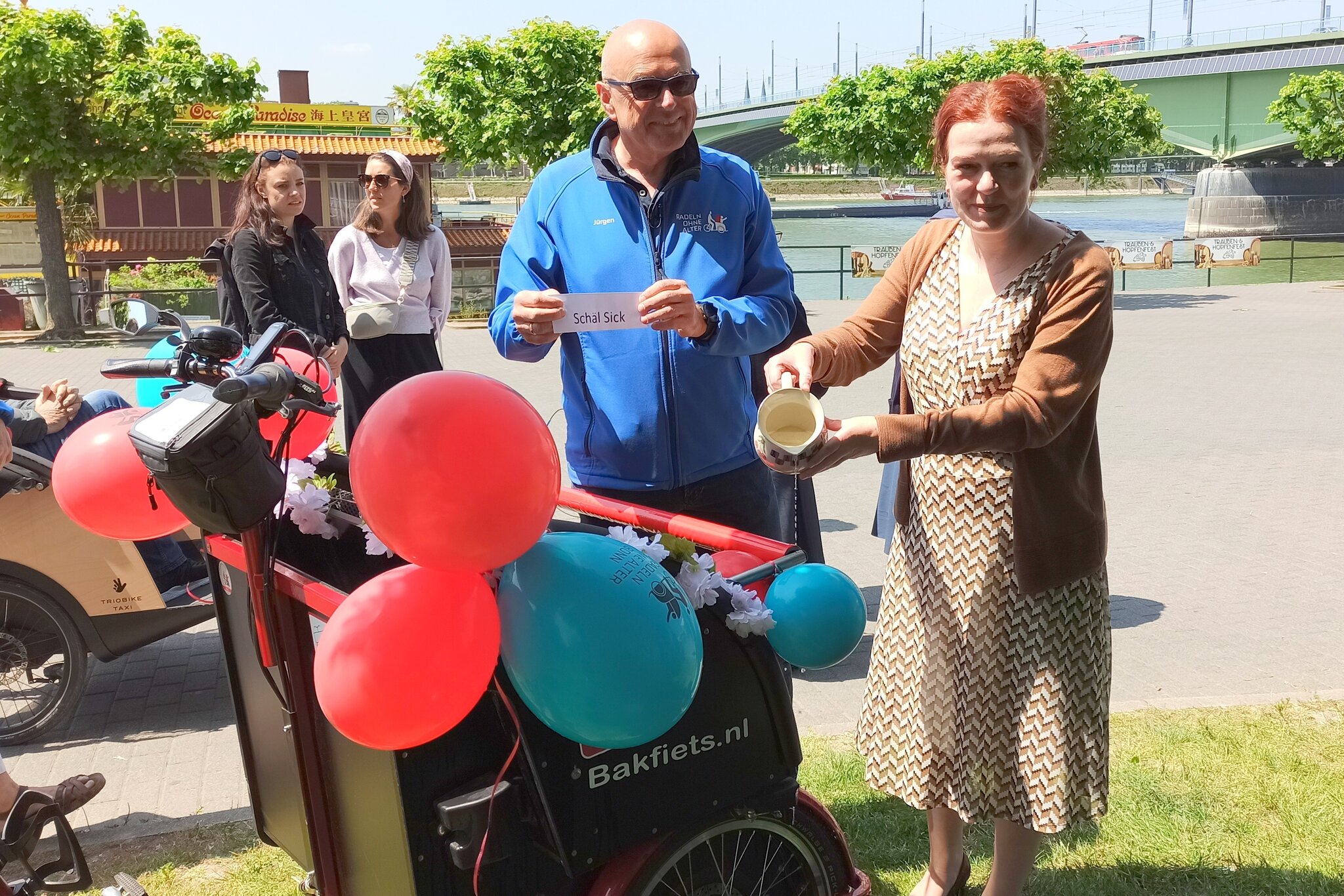 Neue Rikscha getauft: "...mit dem frischen Wind in den Haaren!" - Bonn