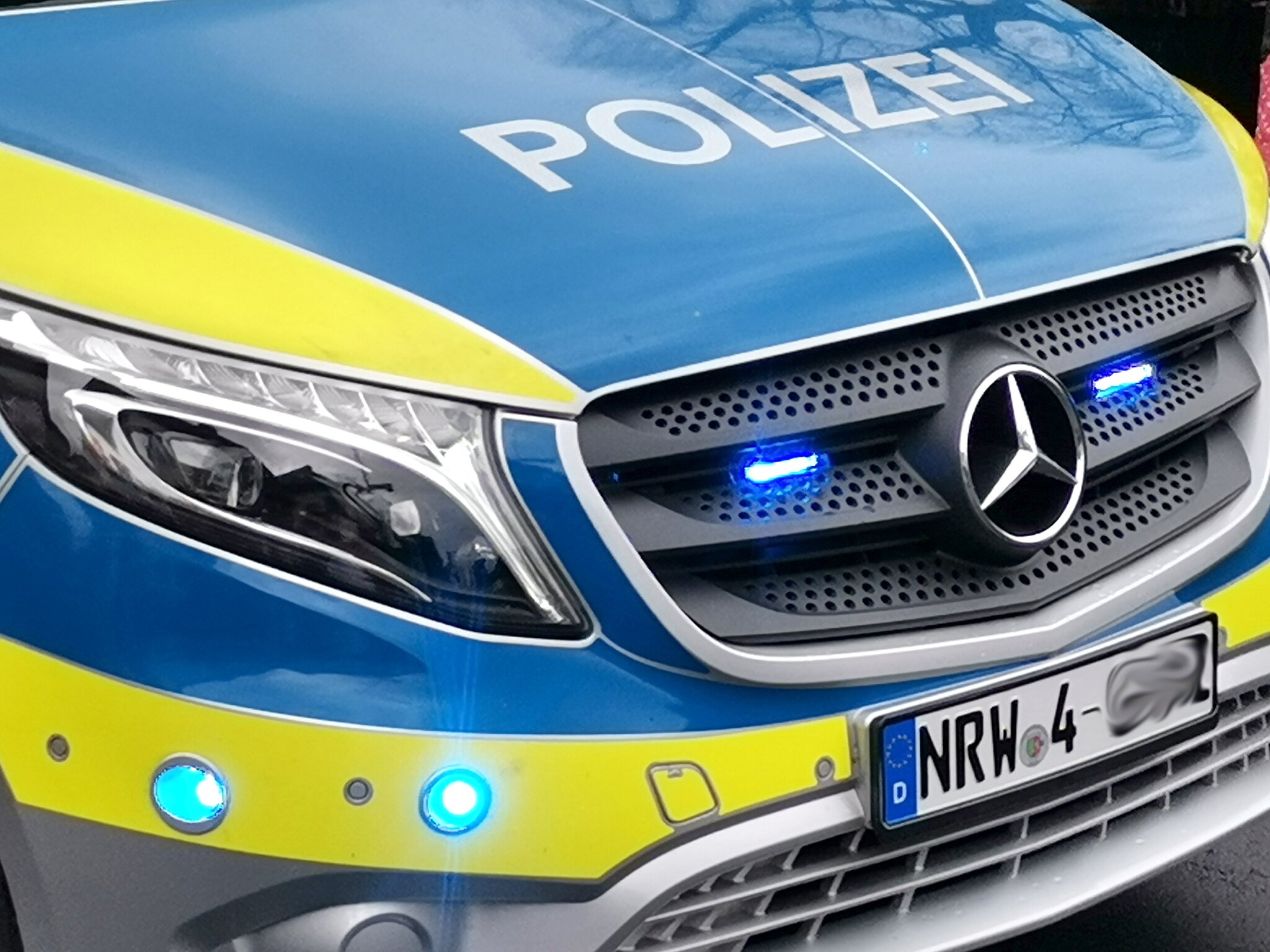 Polizei sucht Zeugen: Vom Hund gebissen und schwer verletzt - Hürth