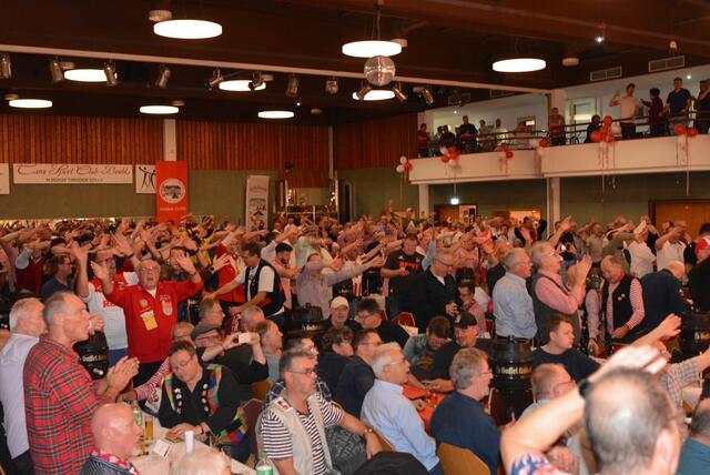 Sessionsauftakt mit der Schlossgarde Rut-Wieß: Jetz widd op dr Trumm ...