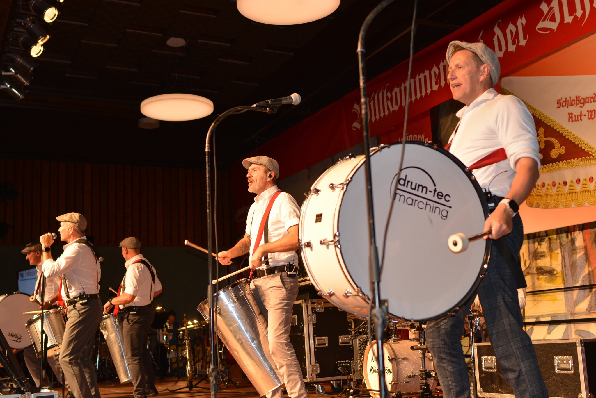 Sessionsauftakt mit der Schlossgarde Rut-Wieß: Jetz widd op dr Trumm ...