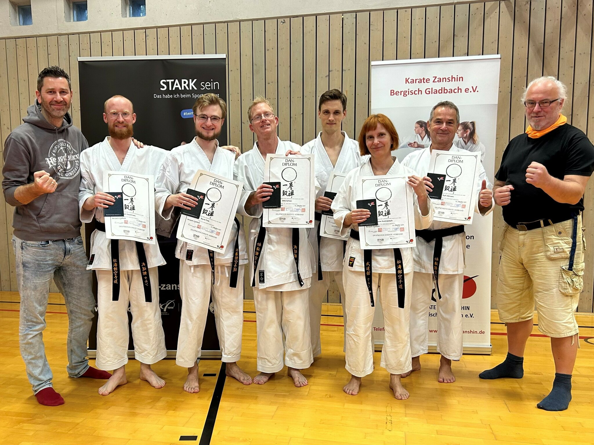 Zündorfer Karate-Verein: Neue Schwarzgurte - Schnupperkurse ab Januar - Porz