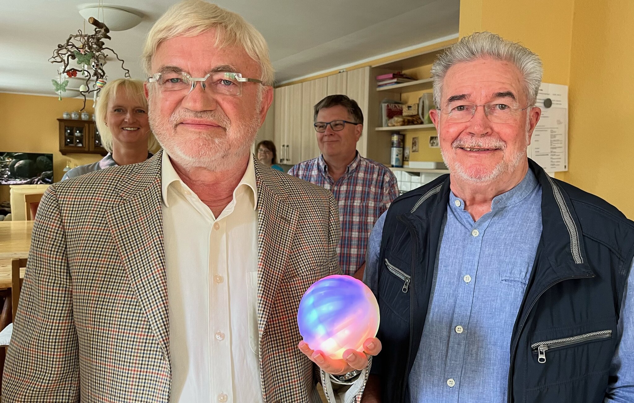 Intelligenter Ball für Demenzerkrankte: Rembold Stiftung fördert neue ...