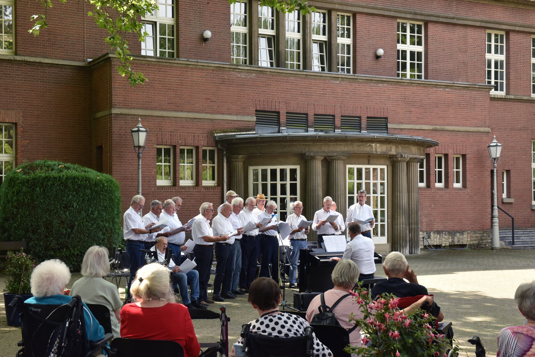 Seniorenchor Dreiklang: Von „Veronika“ bis „Kein schöner Land“ - Bergisch Gladbach