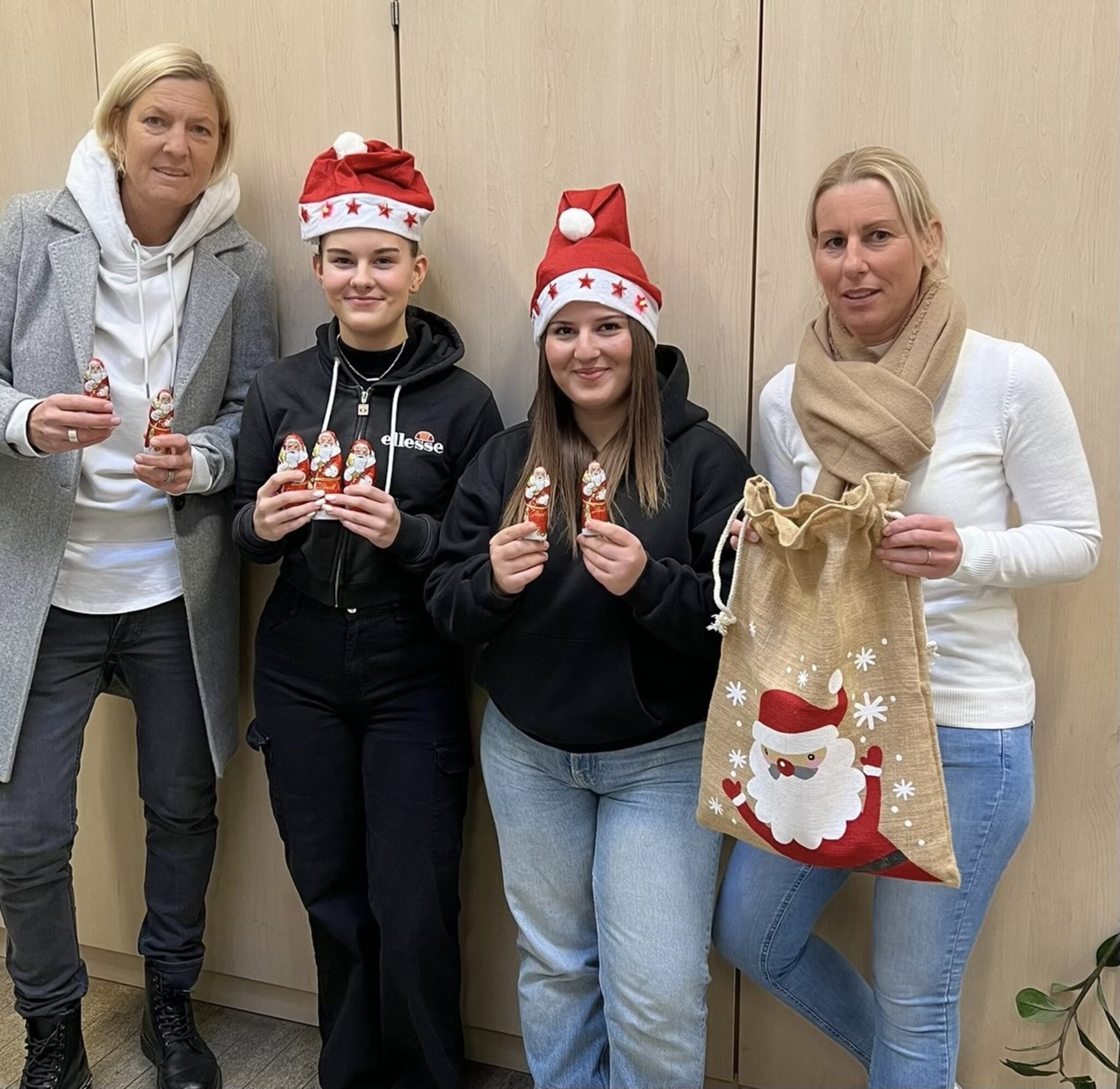 Realschule Lechenich: Nikolausaktion, Verabschiedung und ...
