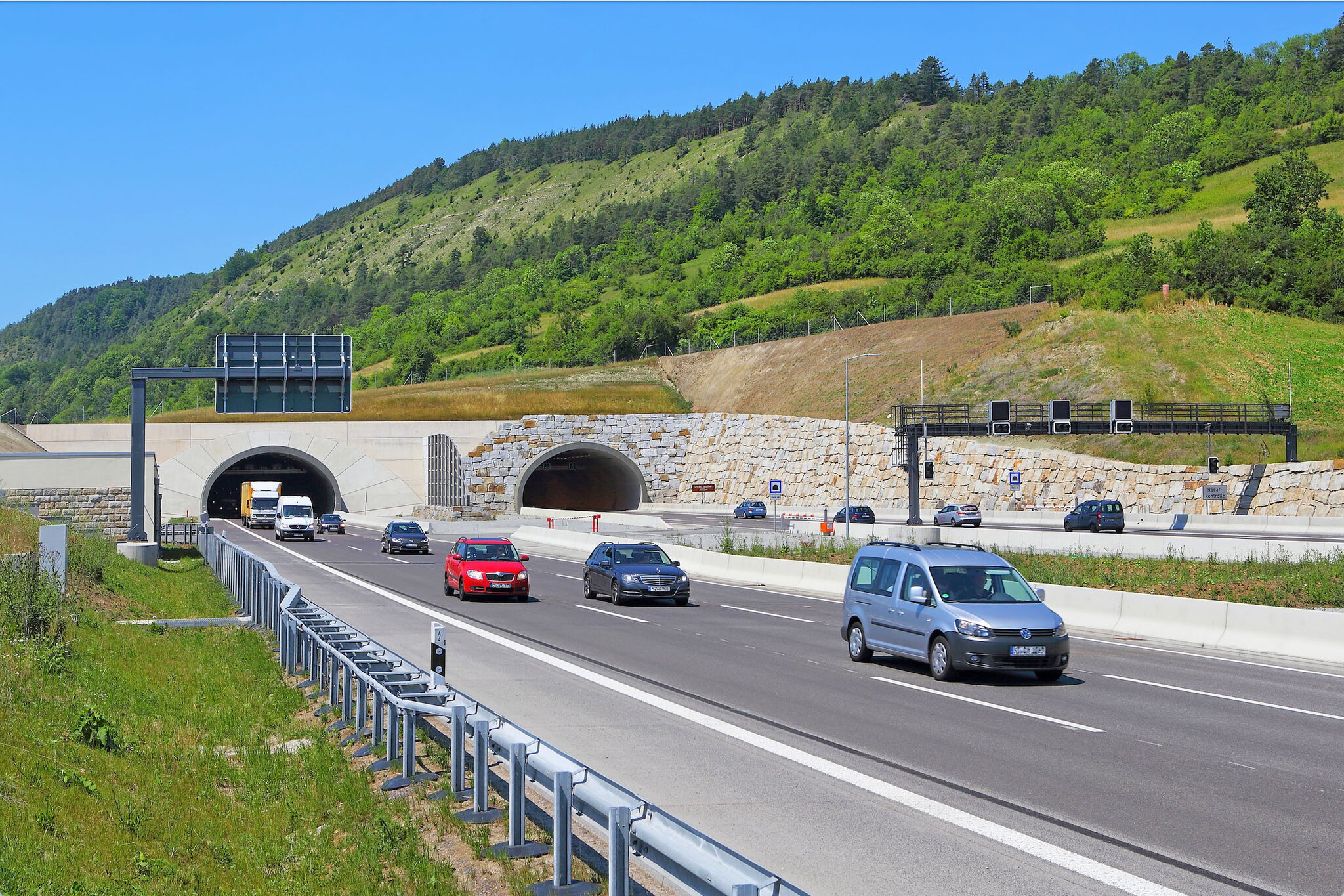 Tipps für Autofahrerinnen und Autofahrer: Sicher durch den Tunnel ...