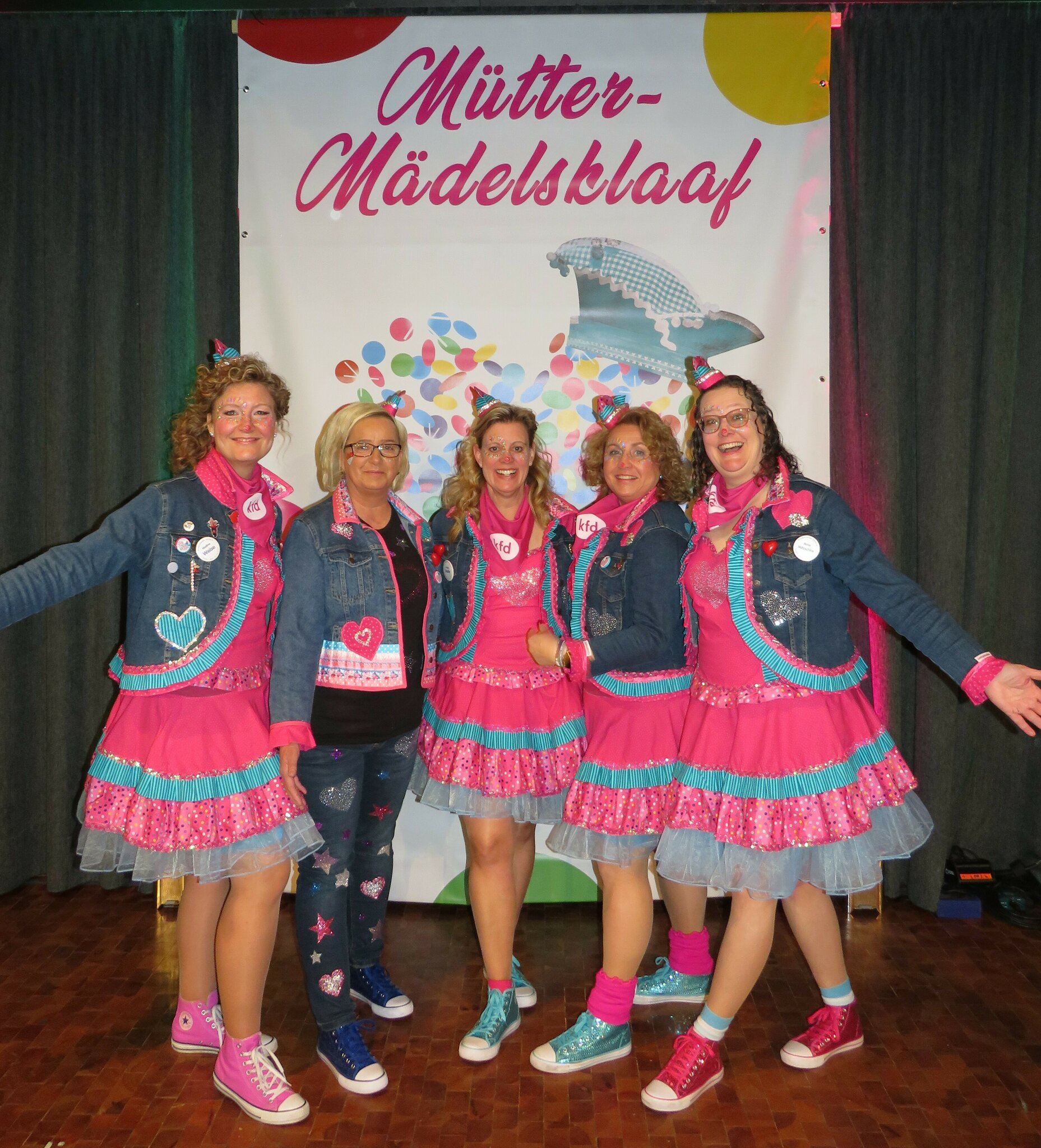Damen waren in Best-Stimmung: Müttermädelsklaaf vor vollem Haus - Overath