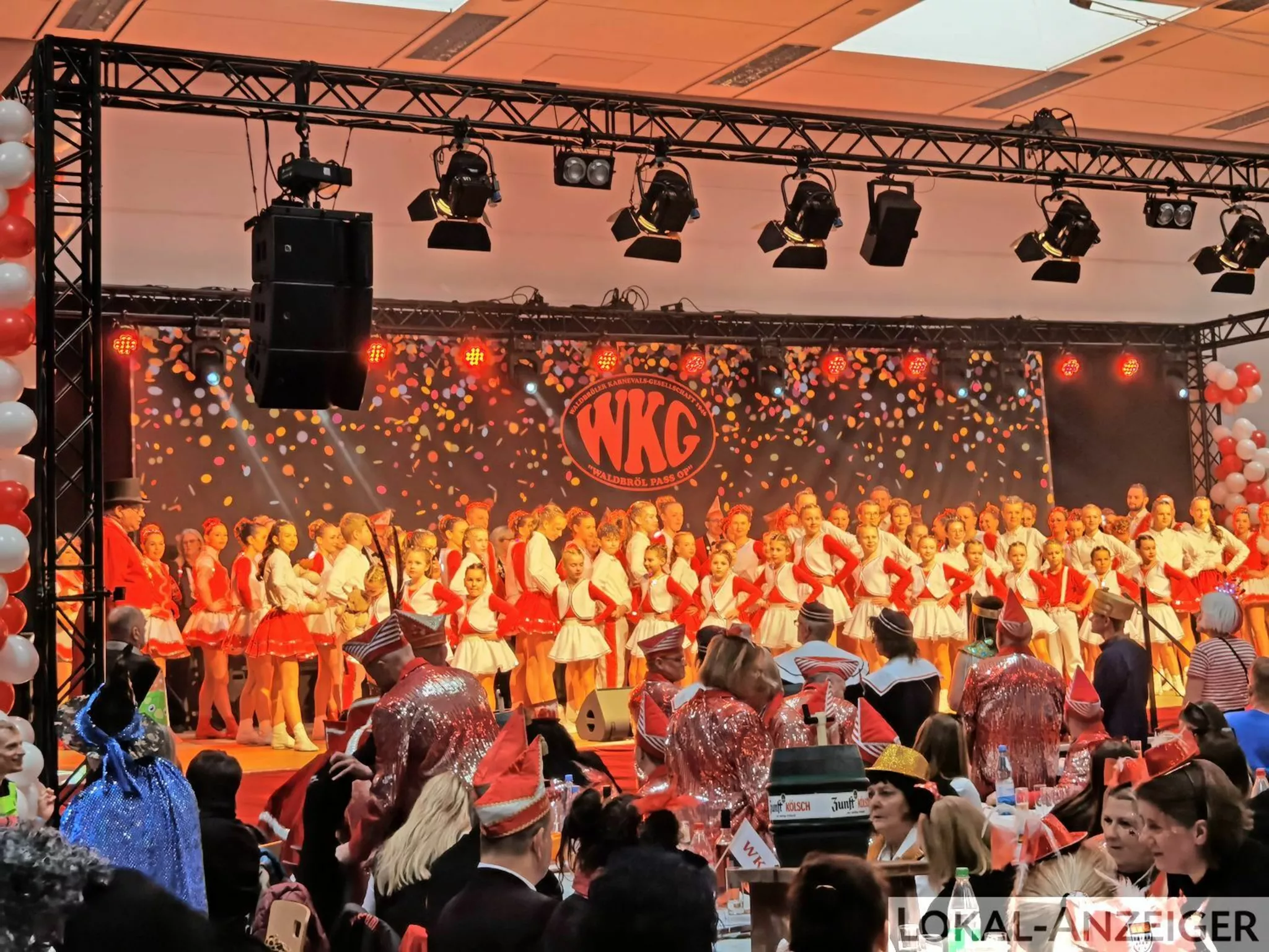 Mit Rittern, Clowns und Hexen: Die WKG-Garden waren die Stars - Waldbröl