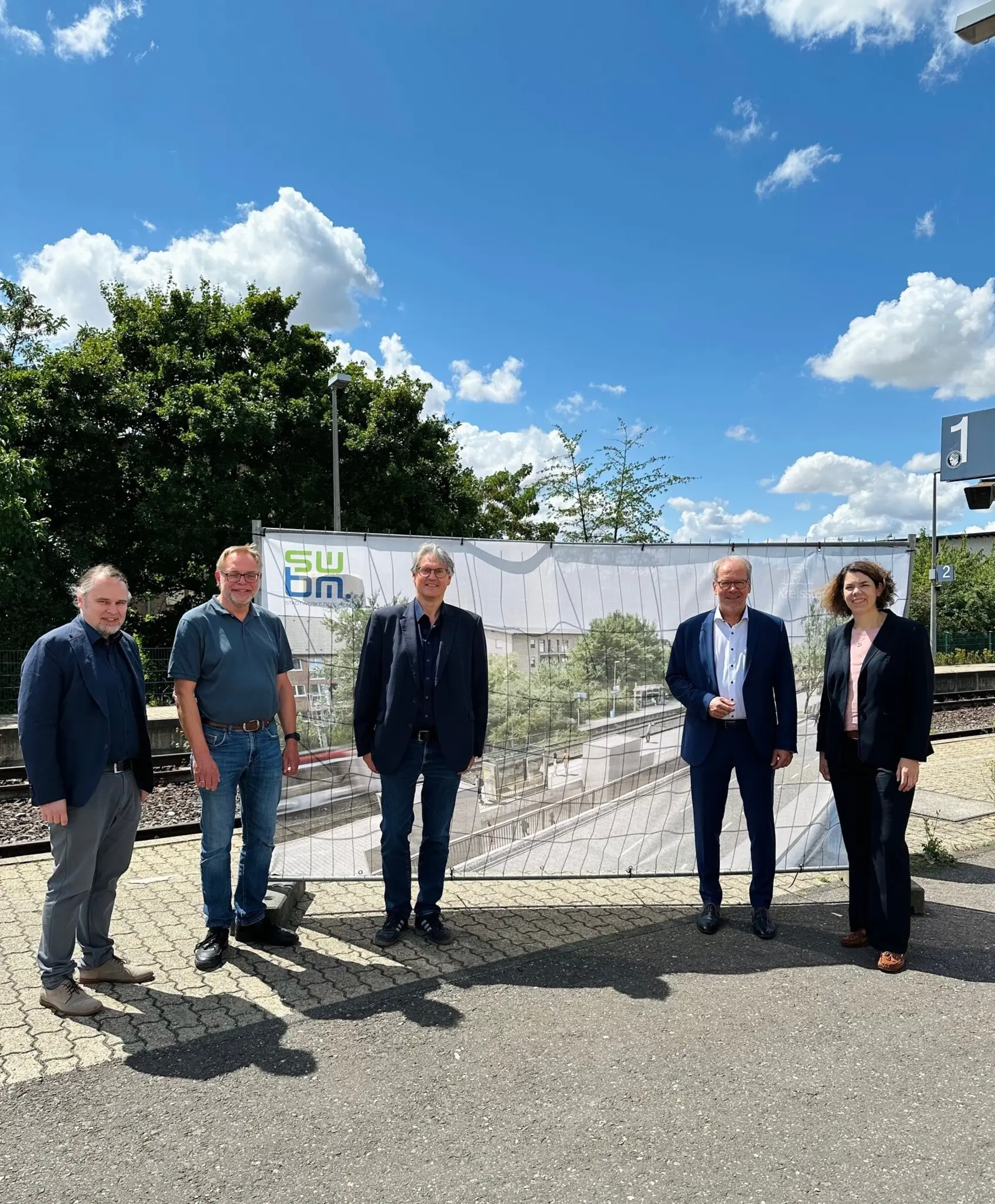 Vertrag unterzeichnet: Für Barrierefreiheit am Bergheimer Bahnhof ...
