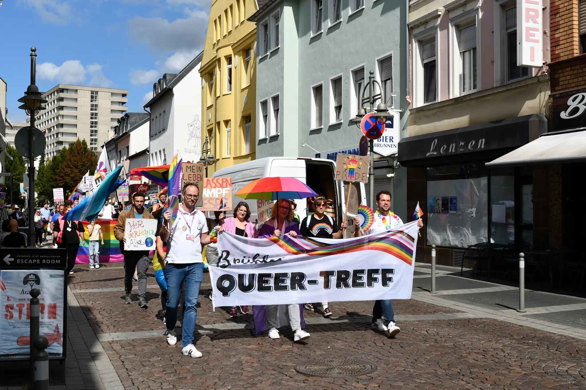 2. CSD-Parade in Brühl: Fest der Vielfalt, Toleranz und Lebensfreude ...