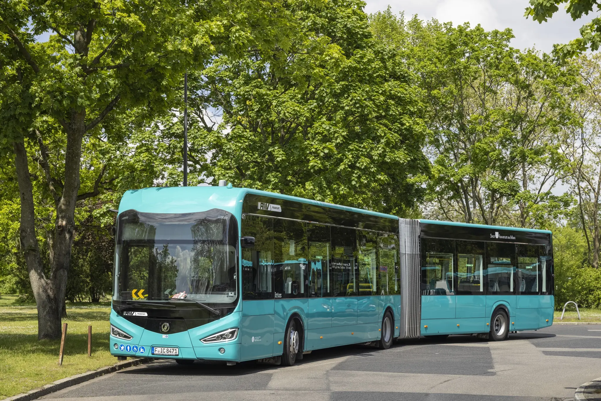 Auslieferung ab Oktober 2026: KVB erweitert Bus-Flotte um 78 E-Busse - Köln